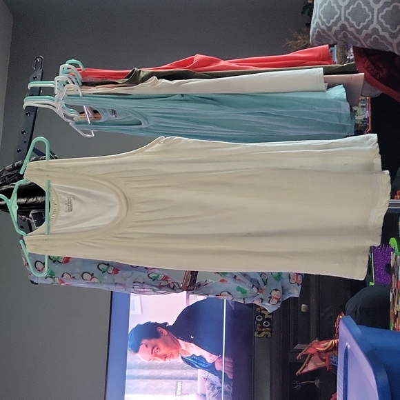 Basic Editions | Tops | White Tank | Poshmark